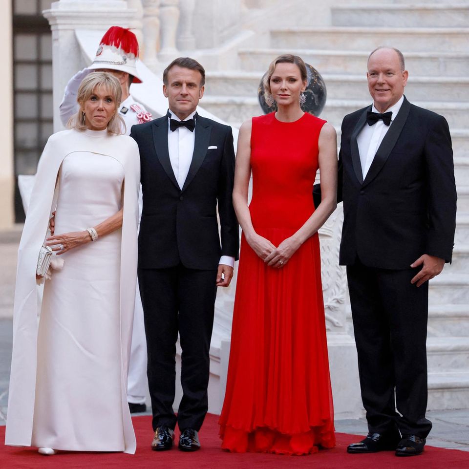 Fürstin Charlène + Brigitte Macron zeigen 3 Mal das gleiche Spiel in ...