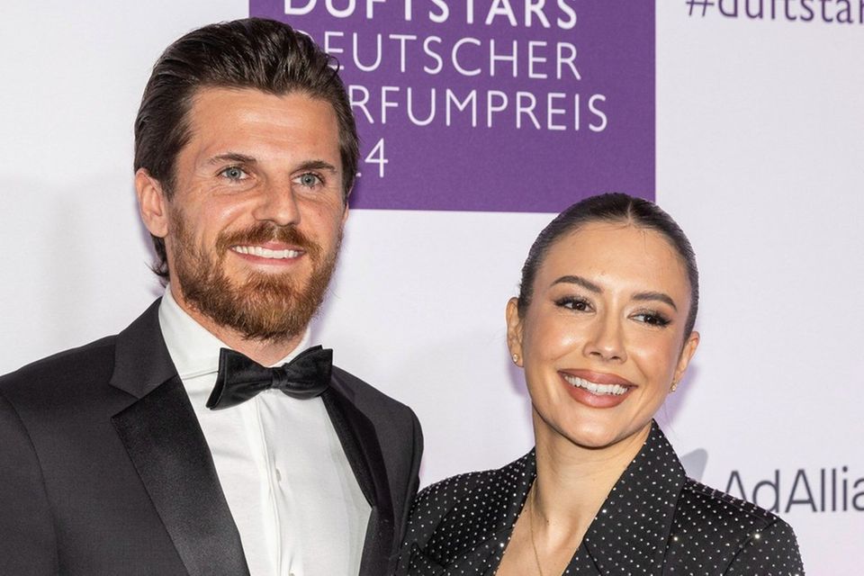 Jonas und Laura Hofmann: Süßes Pärchenbild mit Babybauch | GALA.de