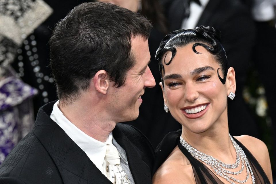 Dua Lipa und Callum Turner: Sie bestätigt die Verlobung! | GALA.de