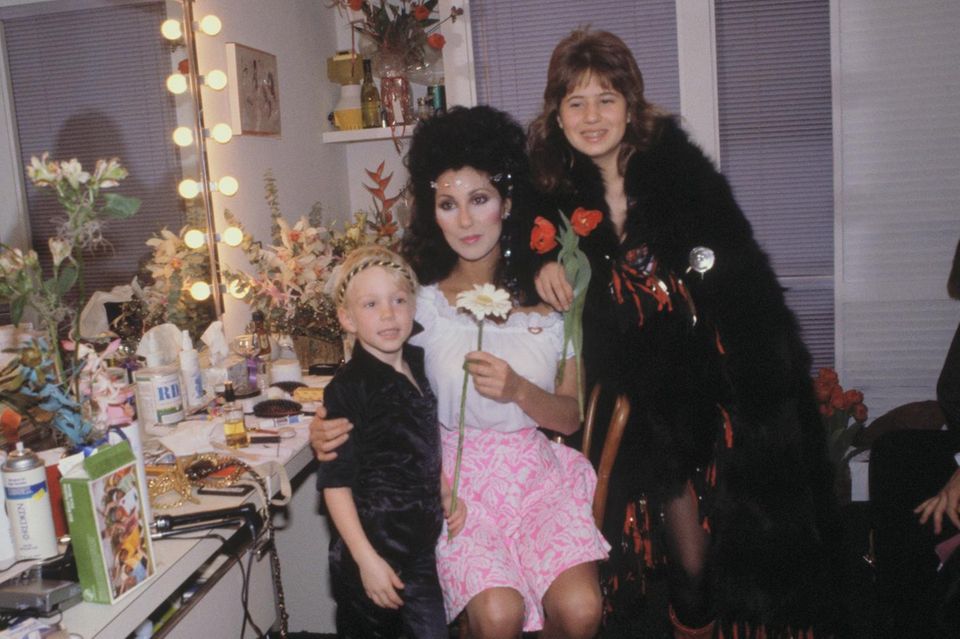 Cher: Sohn Elijah nach schwerer Überdosis aus der Klinik entlassen | GALA.de