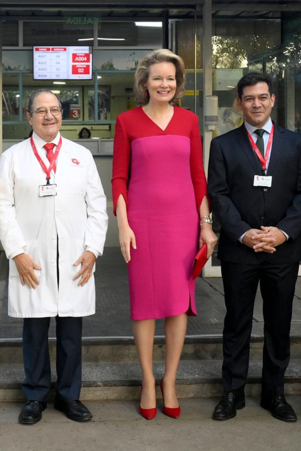 Königin Mathilde: Mit diesem Accessoire verwandelt sich ihr schlichter ...