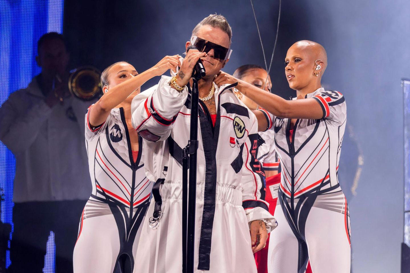 Robbie Williams: Popstar feiert Auftakt seiner Deutschlandkonzerte ...