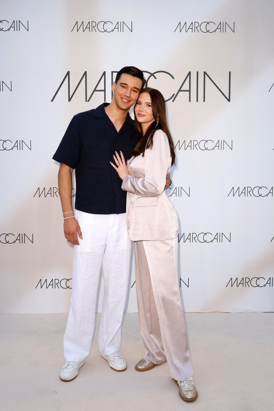 Diego Pooth: Er gibt stylisches Red-Carpet-Debüt mit Freundin Louisa ...