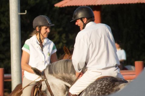 Infantin Elena trifft ihren Ex-Freund bei Hochzeit in Marbella wieder ...