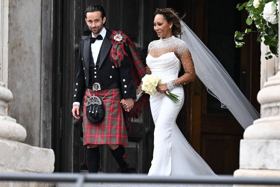 Erome simex received the clearance to head inside and I was