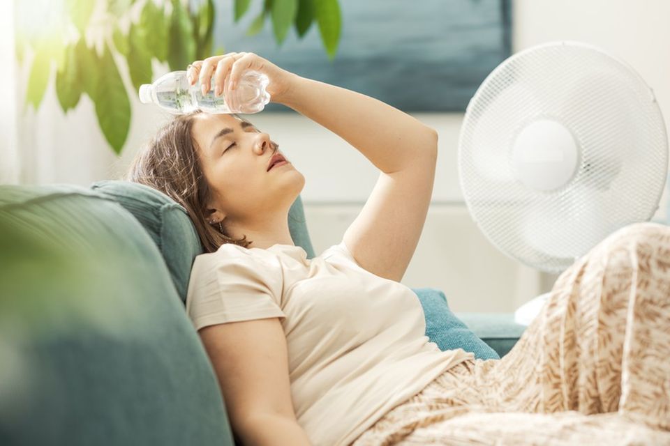 So schützt man sich wirklich: Fakt oder Mythos? Hitze-Mythen im Check | GALA.de