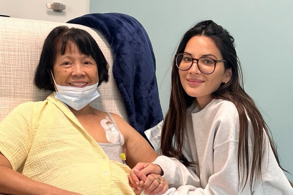 Olivia Munn: 2 Jahre nach eigener Diagnose: Ihre Mutter hat Brustkrebs | GALA.de