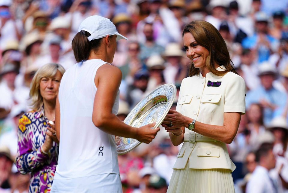 Jannik Sinner + Iga Swiatek: Die Wimbledon Champions lassen es krachen | GALA.de