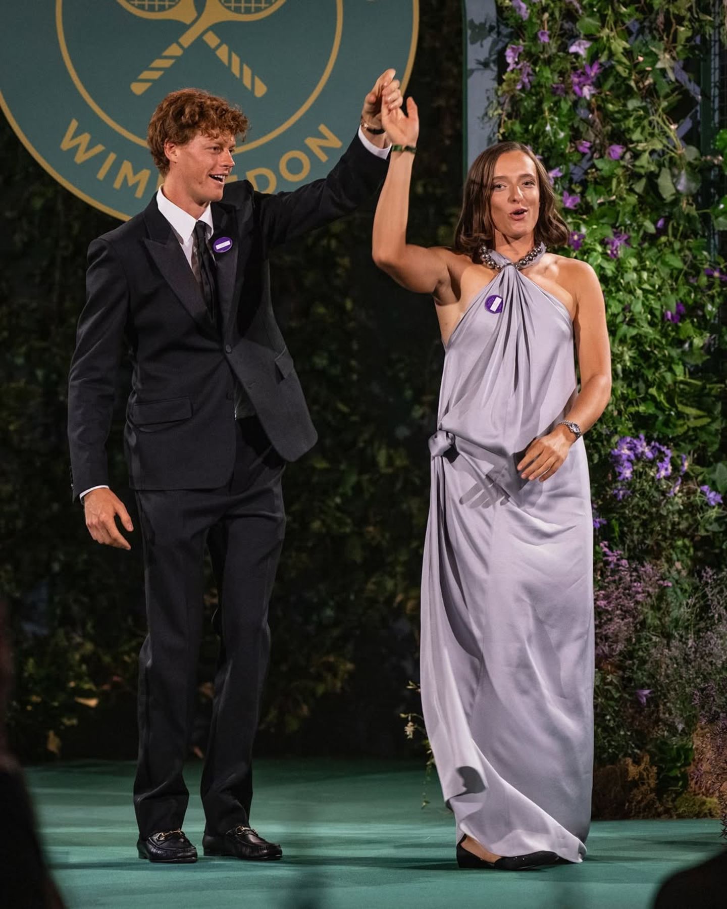 Jannik Sinner + Iga Swiatek: Die Wimbledon Champions lassen es krachen ...