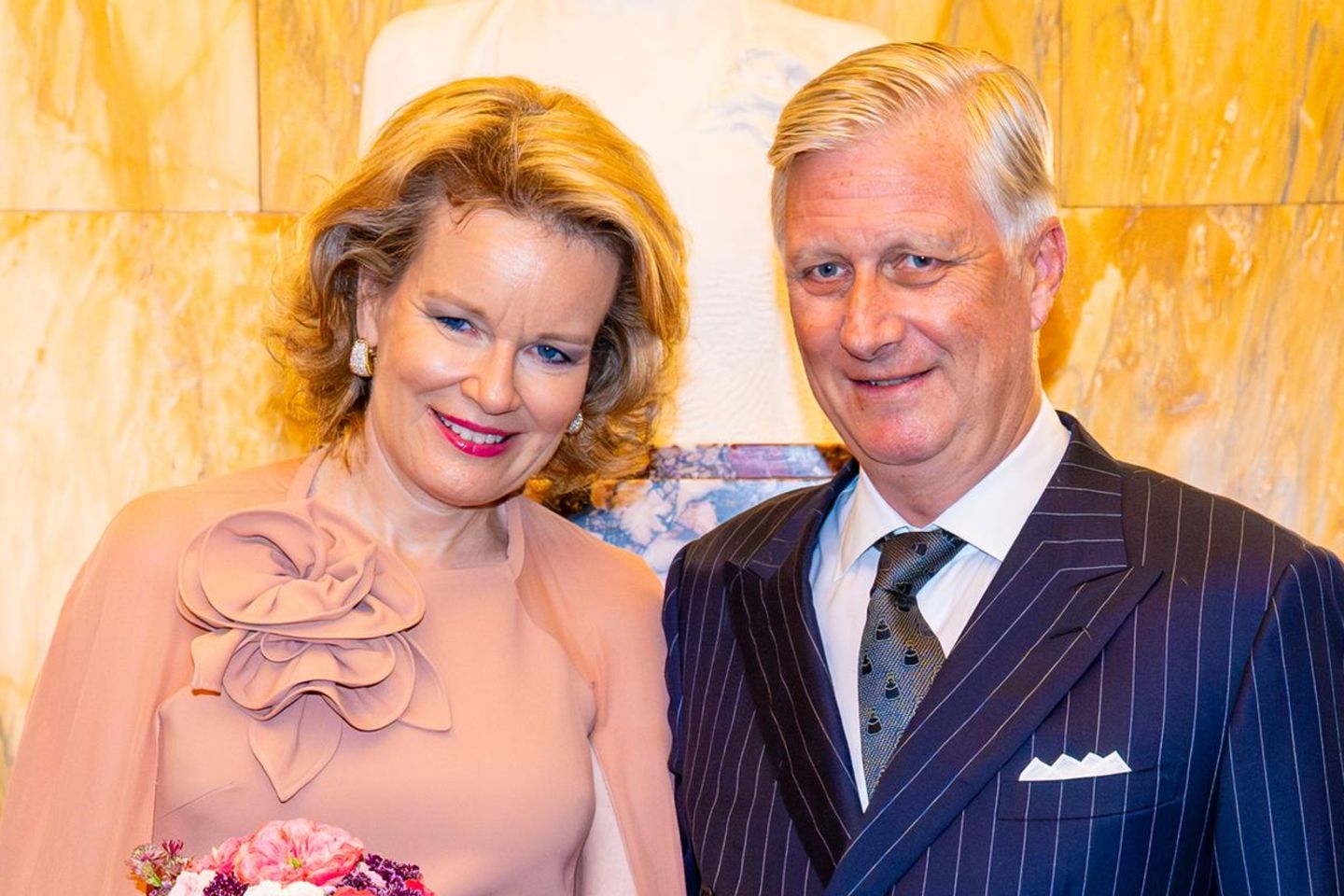 Königin Mathilde : Während ihr Outfit am Nationalfeiertag durchfällt ...