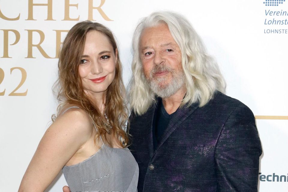 Popstar wird nach tragischem Tod seiner Frau mit 64 noch einmal Vater ...