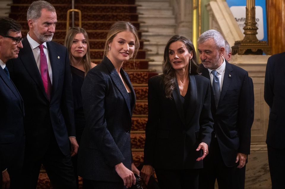 Spaniens Königspaar: Felipe und Letizia mit ihren Töchtern | GALA.de