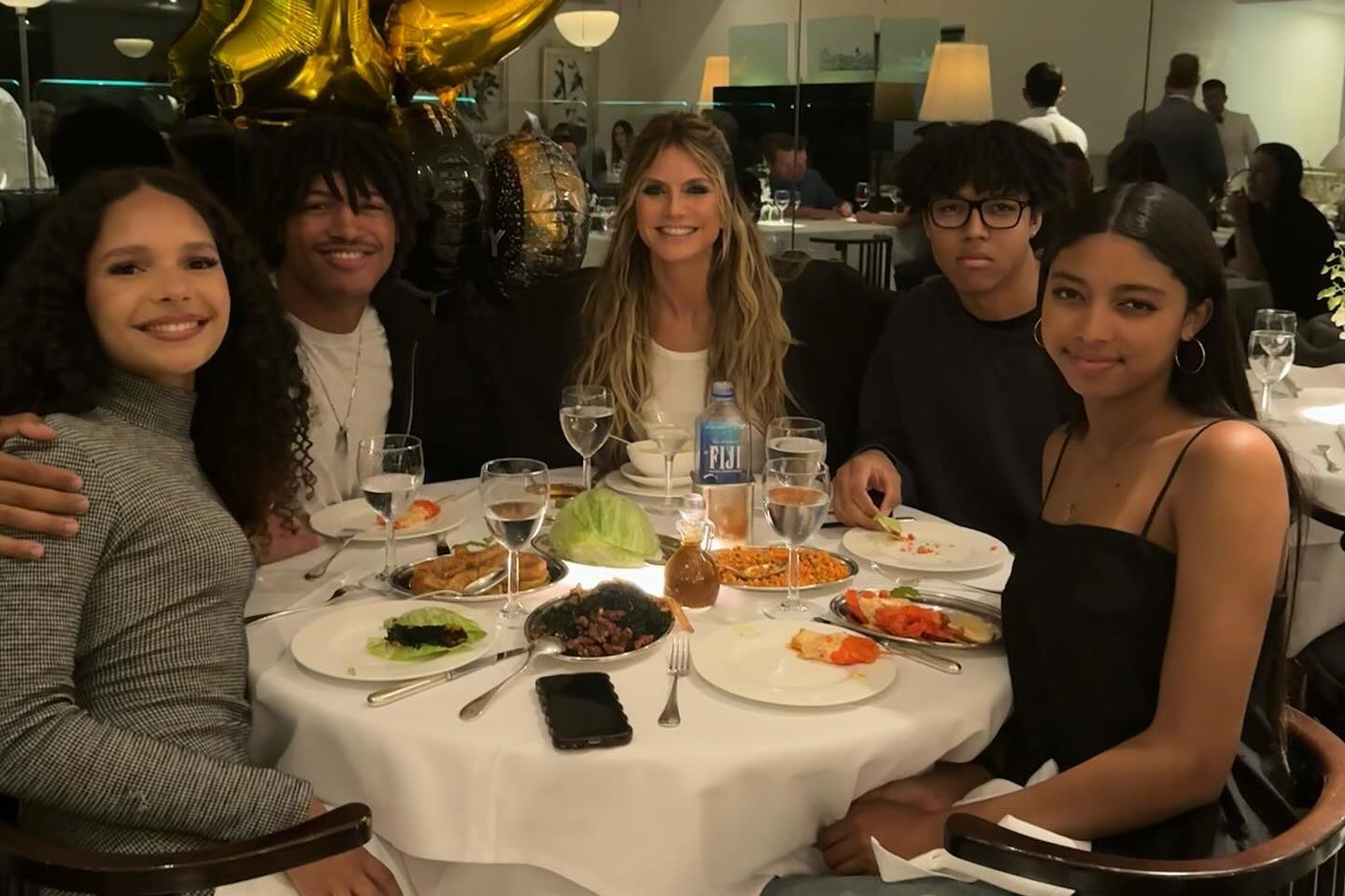 Henry Samuel teilt sinnliches Foto mit Freundin Kayla zum Jahrestag ...