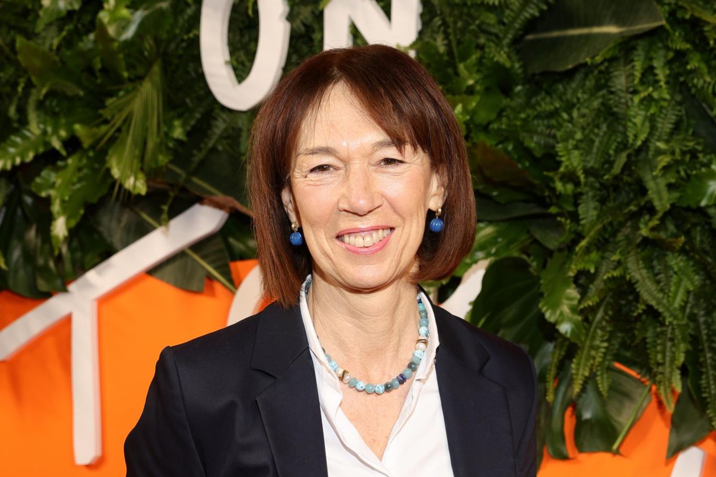 Charlotte Merz: Sie begeistert im gewagten Dirndl-Look | GALA.de