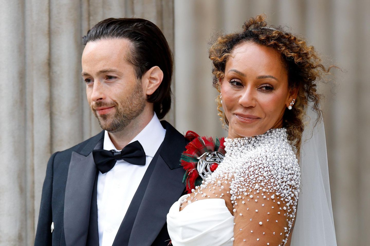 Mel B lässt bei zweiten Hochzeit ihr Höschen hervorblitzen | GALA.de