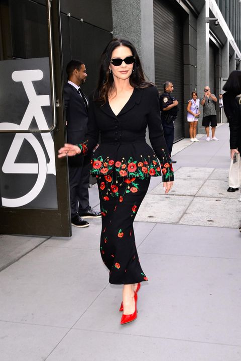 Catherine Zeta-Jones: Sie lässt Morticia Addams mit Look aufleben | GALA.de