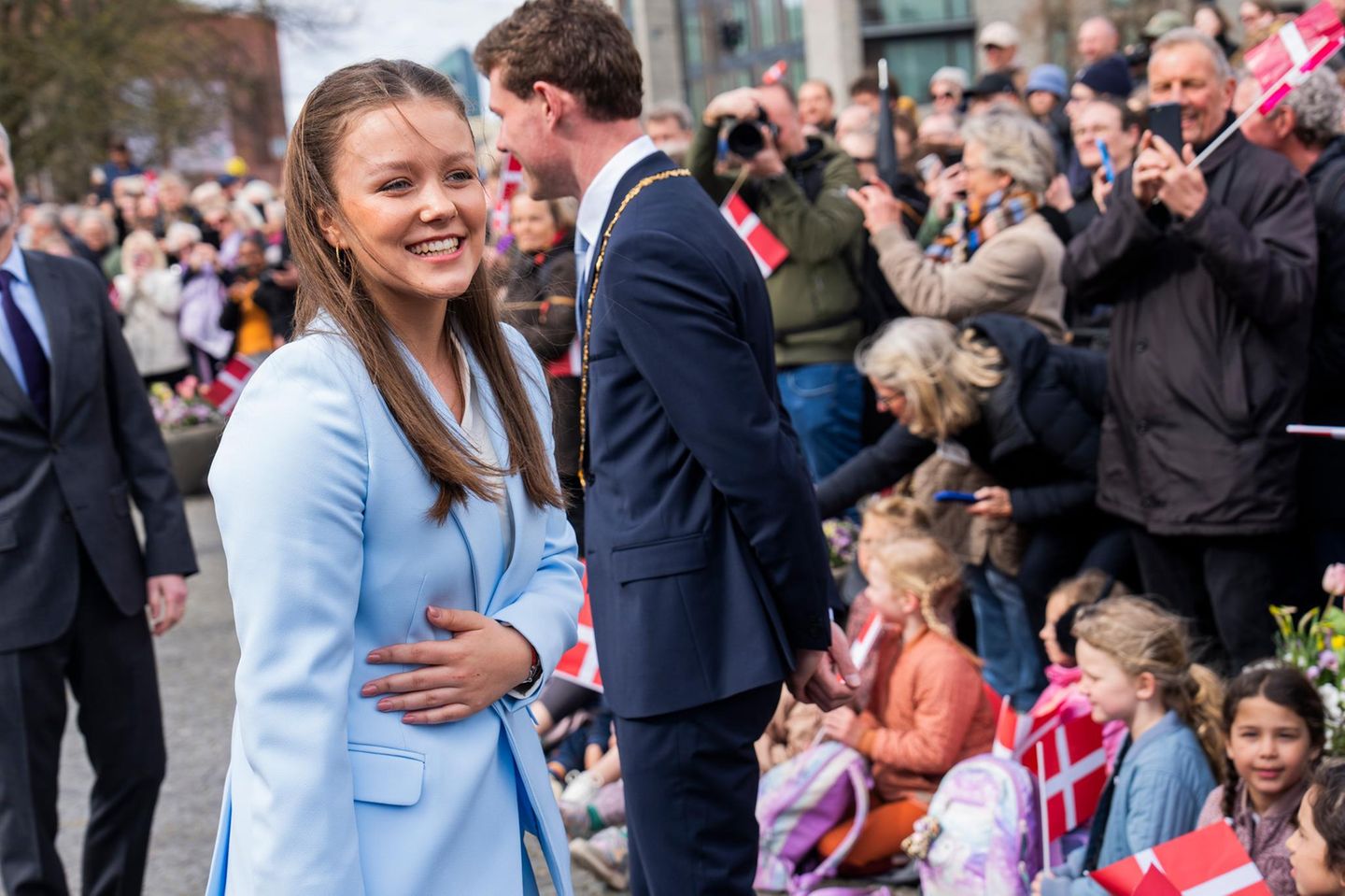Prinzessin Isabella: Prinzessin Isabella überrascht mit provokantem T ...