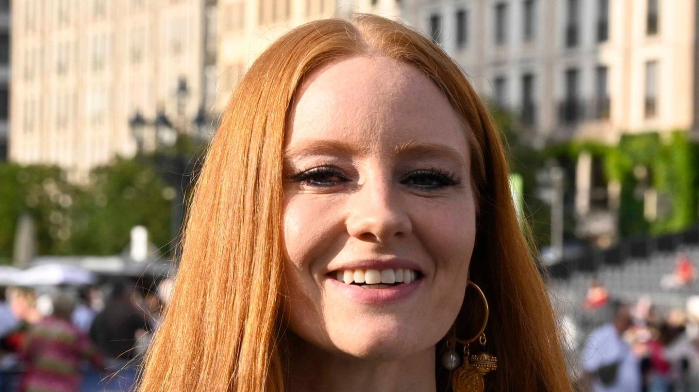 Barbara Meier im Strandurlaub gefangen: "Was mache ich jetzt?" | GALA.de