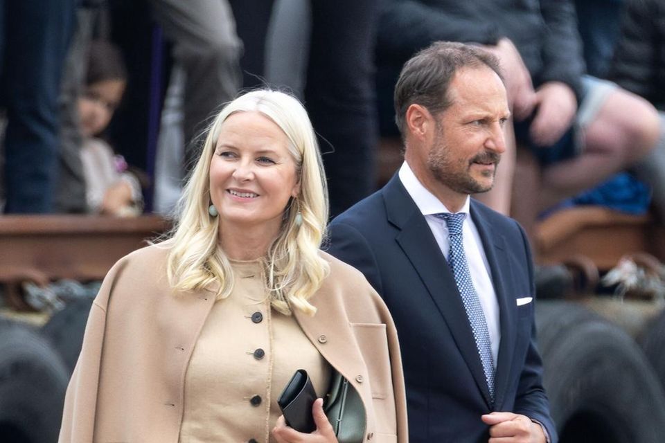 Prinzessin Mette-Marit feierte 52. Geburtstag – und Haakon kam zu spät ...