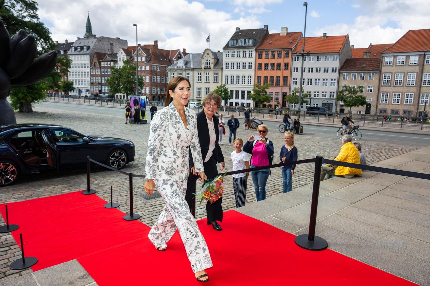 Läutet Königin Mary mit ungewohntem Look eine neue Ära ein? | GALA.de