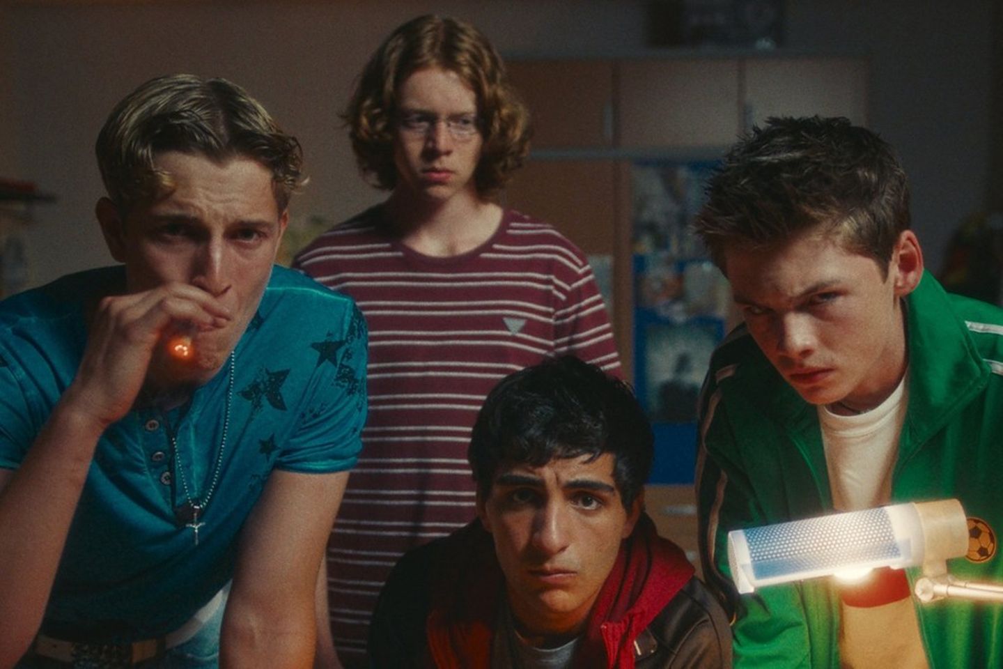 Neue Serie "Chabos" bei ZDFneo: Nostalgie der 2000er ohne rosarote ...