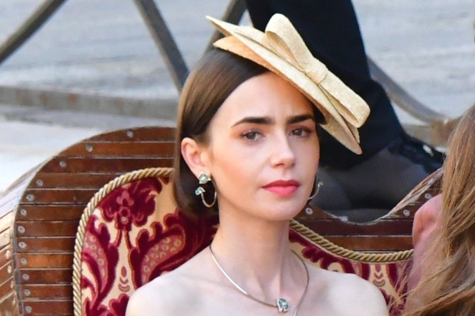 "Emily in Paris": Dreh wird nach Tod von Mitarbeiter fortgesetzt | GALA.de