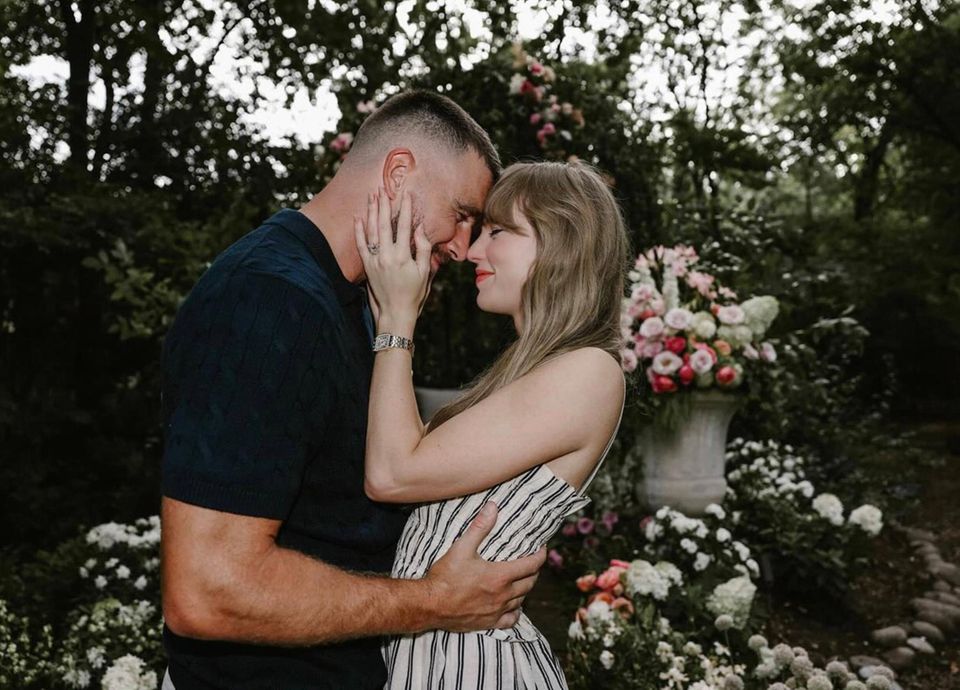 Taylor Swift + Travis Kelce: Vom Freundschaftsarmband zur Lovestory ...