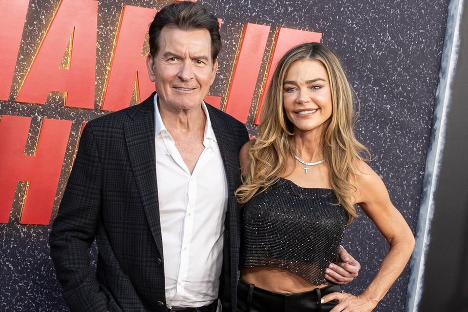 Charlie Sheen und Denise Richards: Seltener gemeinsamer Red-Carpet ...