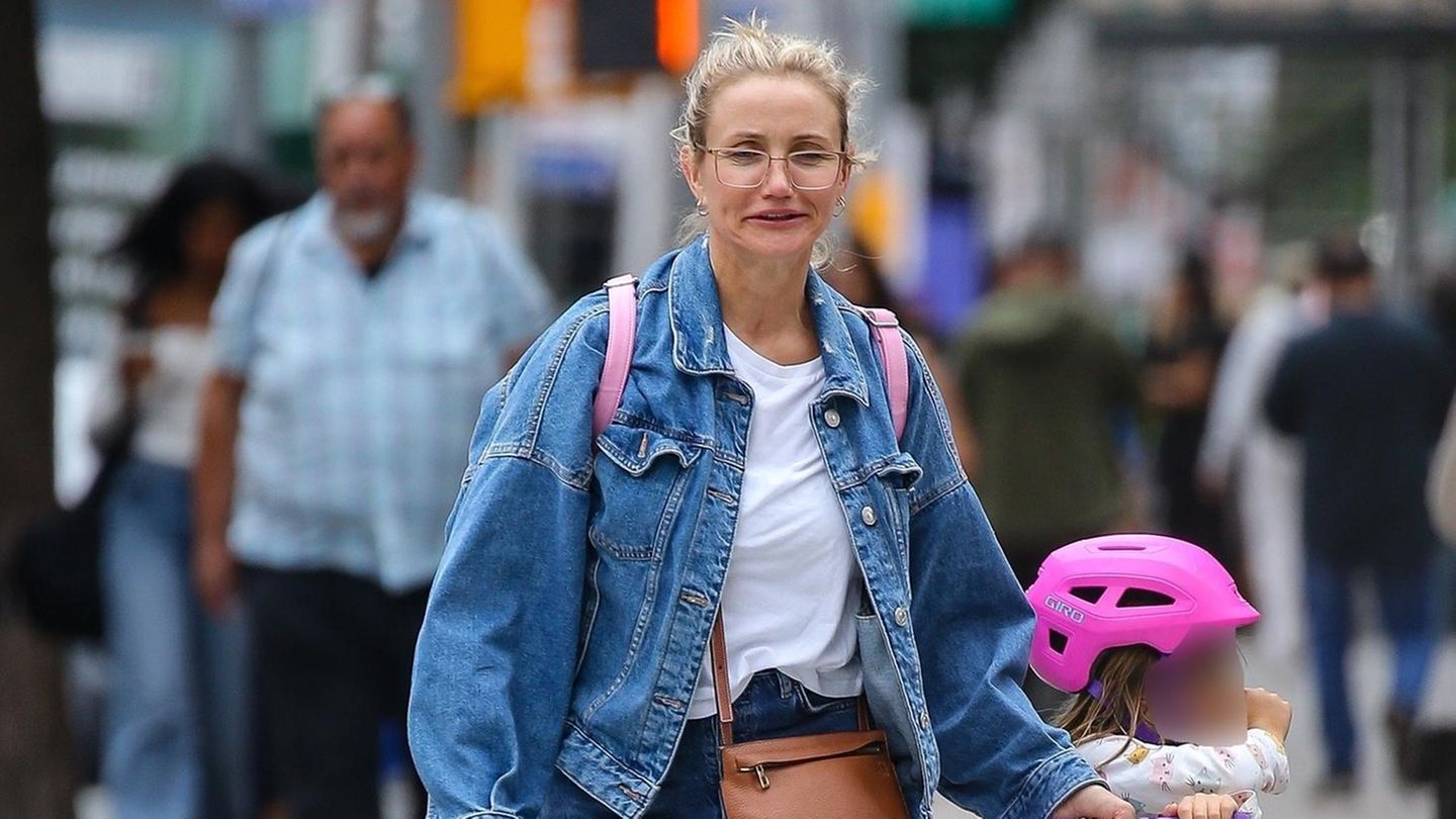 Front Row bei der Fashion Week? Cameron Diaz rollert lieber mit Tochter Raddix durch die Stadt ...