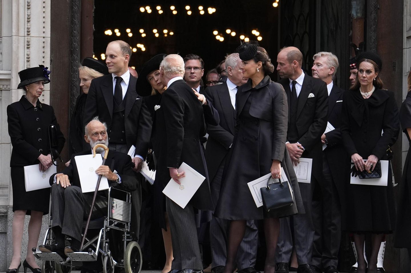 Royal Family: Trauerfeier zeigt Familiendynamiken der Königsfamilie ...