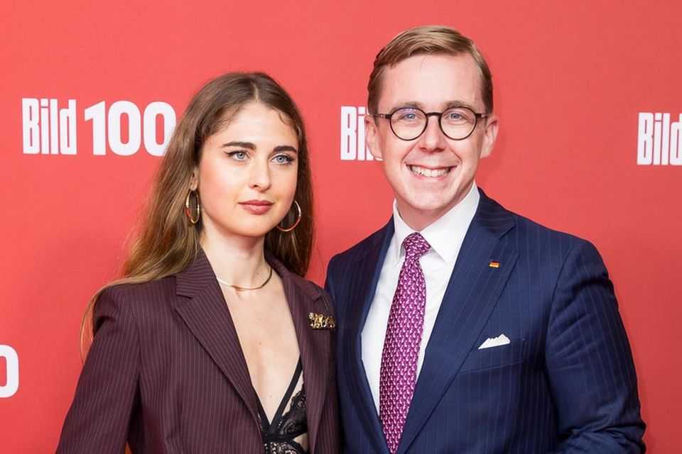 Philipp Amthor: CDU-Politiker feiert Red-Carpet-Debüt mit neuer Freundin | GALA.de