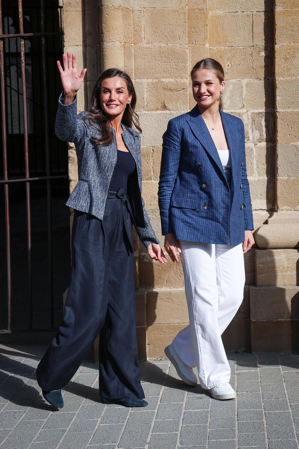 Spaniens Königspaar: Felipe und Letizia mit ihren Töchtern | GALA.de