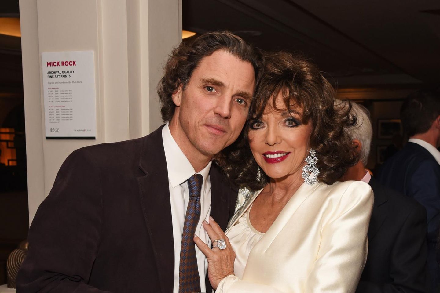 Joan Collins: Hochzeit mit Hindernissen! Endlich hat ihr Sohn hat Ja ...