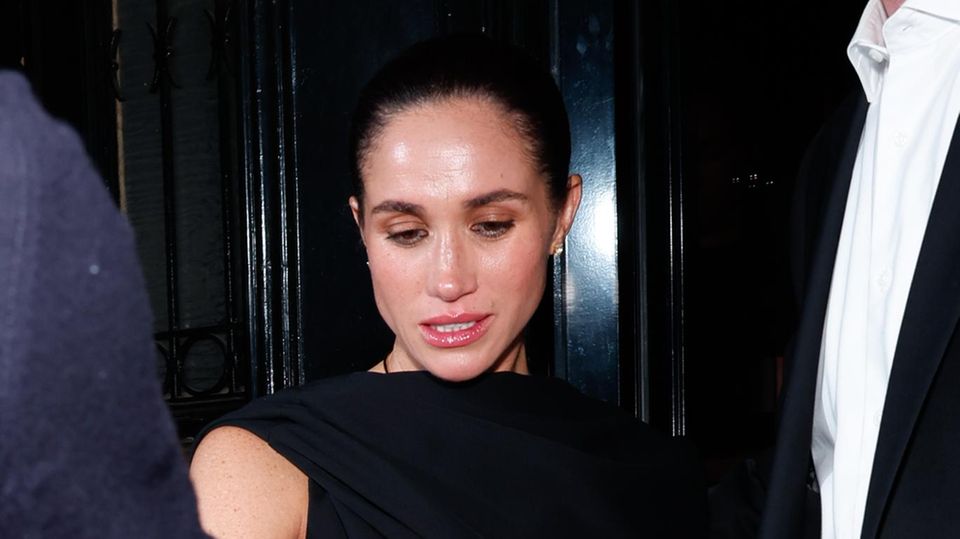 Herzogin Meghan: Beinahe-Kuss mit IHM sorgt für Aufregung bei der ...