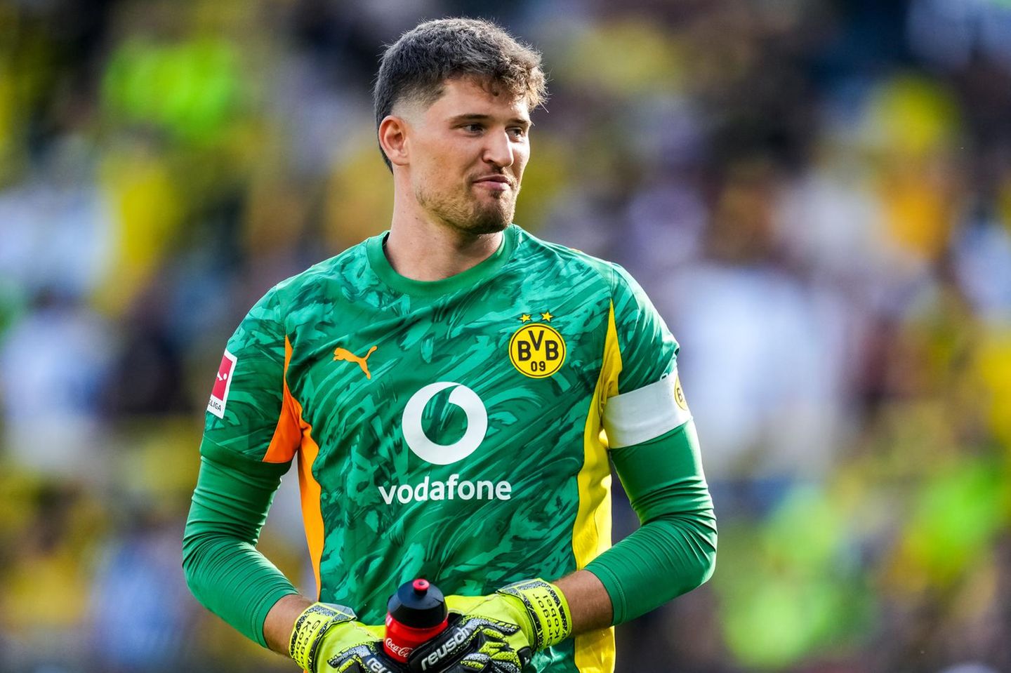 Gregor Kobel: Dortmund-Keeper zeigt erstmals sein Baby | GALA.de