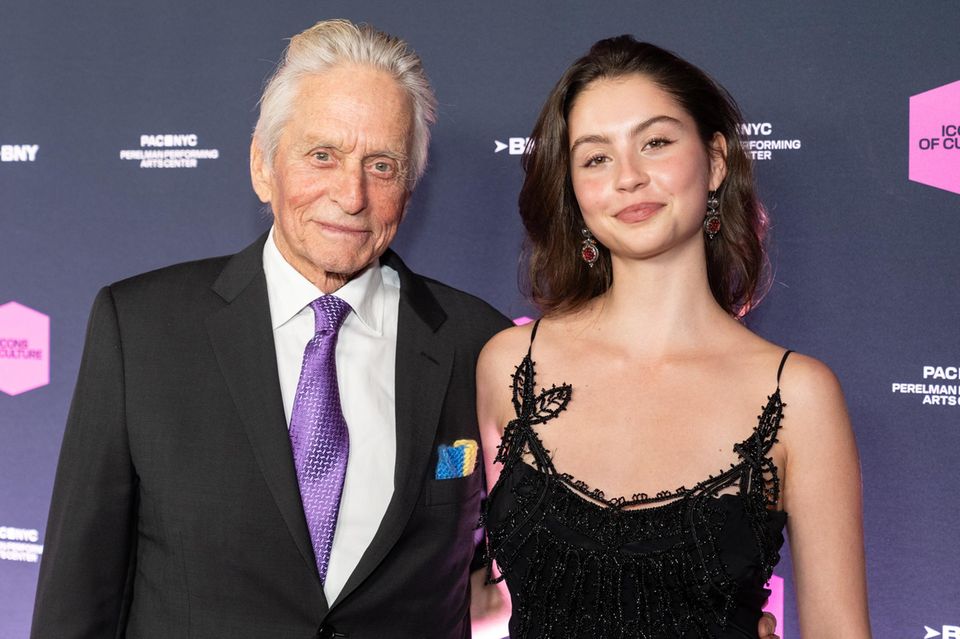 Michael Douglas glänzt bei seltenem Red-Carpet-Auftritt mit Tochter ...