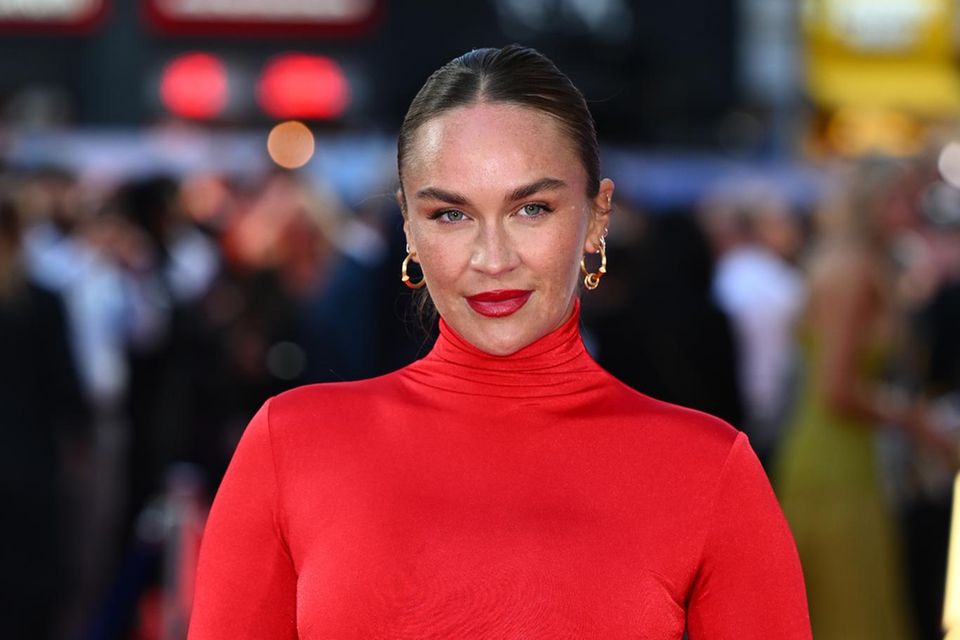 Nach Trennung von Sophie Turner: Peregrine Pearson knutscht deutsche ...