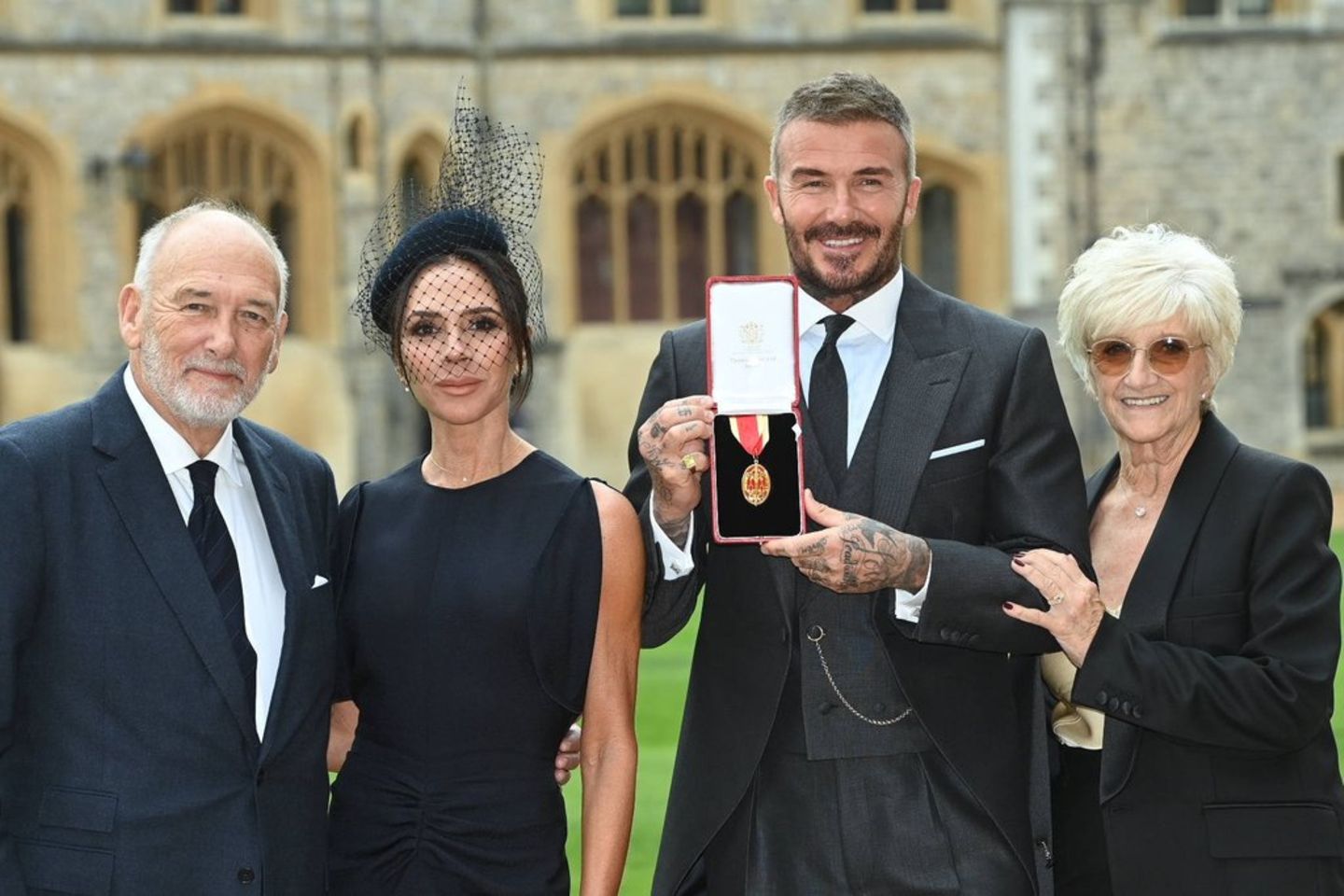 Große Ehre durch König Charles: David Beckham zum Ritter geschlagen ...