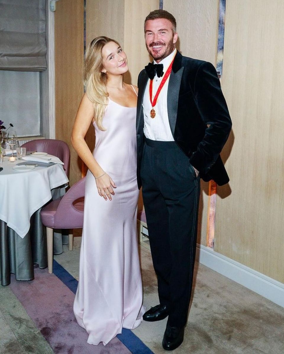 Harper Seven Beckham: Süße Fotos von Harpers Kleidern | GALA.de
