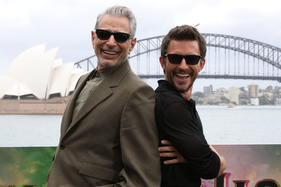 Jonathan Bailey und Jeff Goldblum singen: Sexy Medley für "Sexiest Man ...