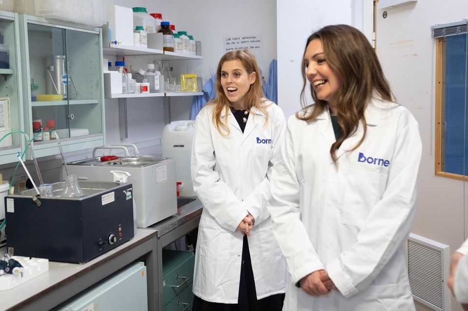 Charles' Weihnachtsansprache: Bilder aus der Westminster Abbey zeigen ...