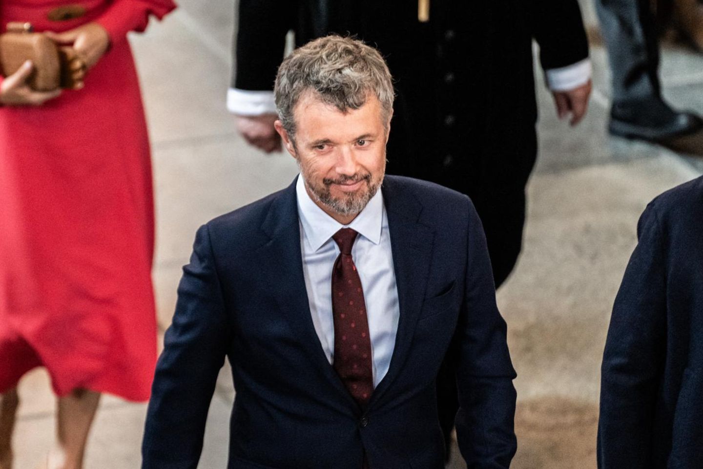 König Frederik nimmt Hintereingang! Aus Angst vor Affären-Fragen? | GALA.de