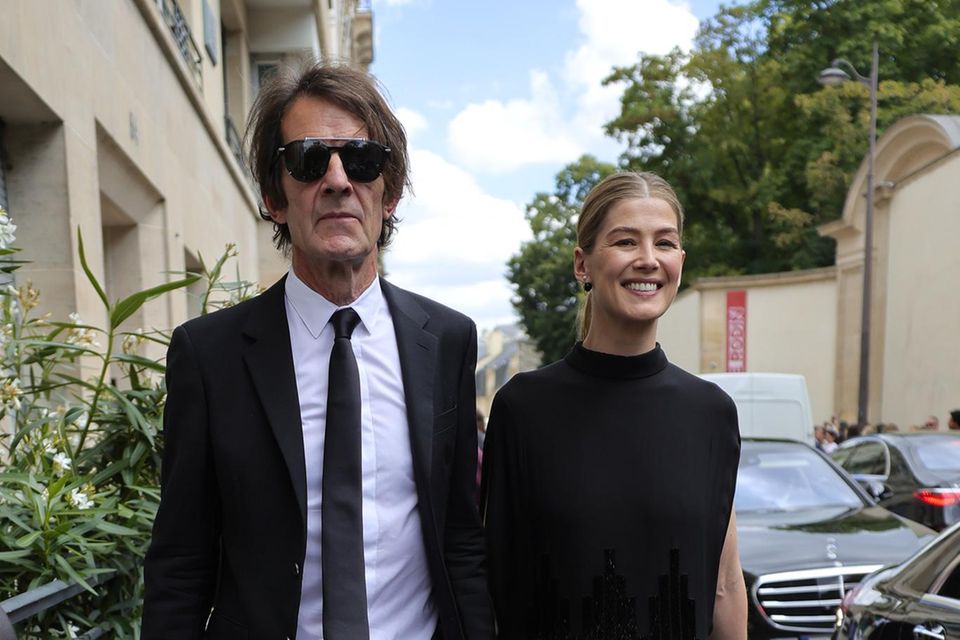 Rosamund Pike: Ausgeplaudert! Ist sie längst mit Robie Uniacke ...