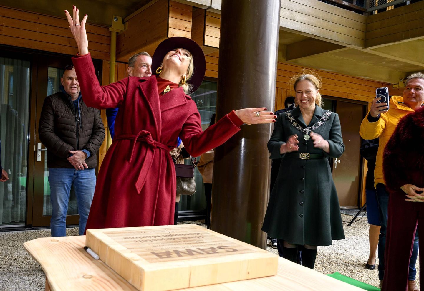 Ganz in Weiß: Königin Máxima lässt ihre Fans von erneuter Hochzeit ...
