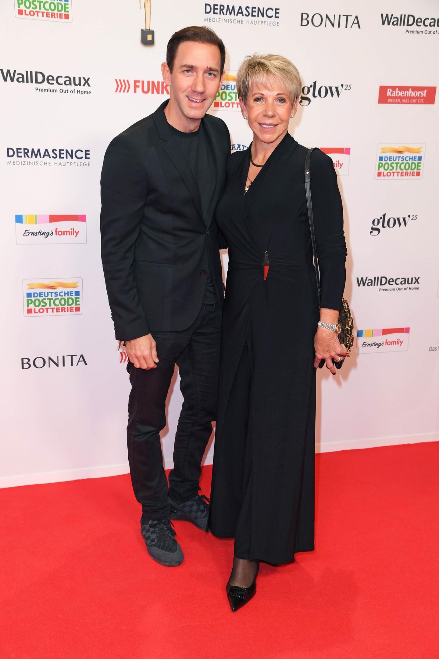 Goldene Bild der Frau: Marcel Remus überrascht mit Begleitung | GALA.de