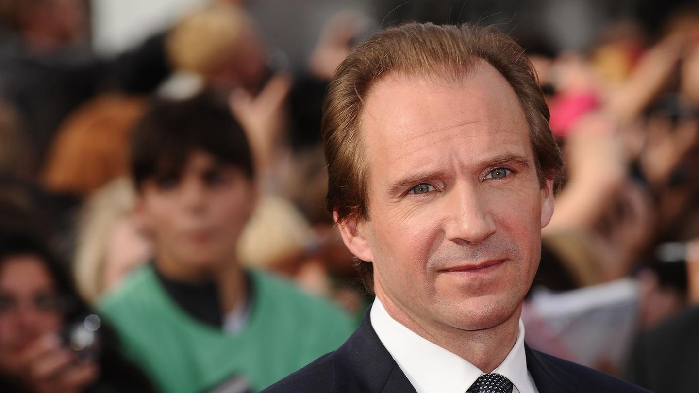 Ralph Fiennes: Fans verblüfft! Der "Harry-Potter"-Schauspieler ist kaum ...
