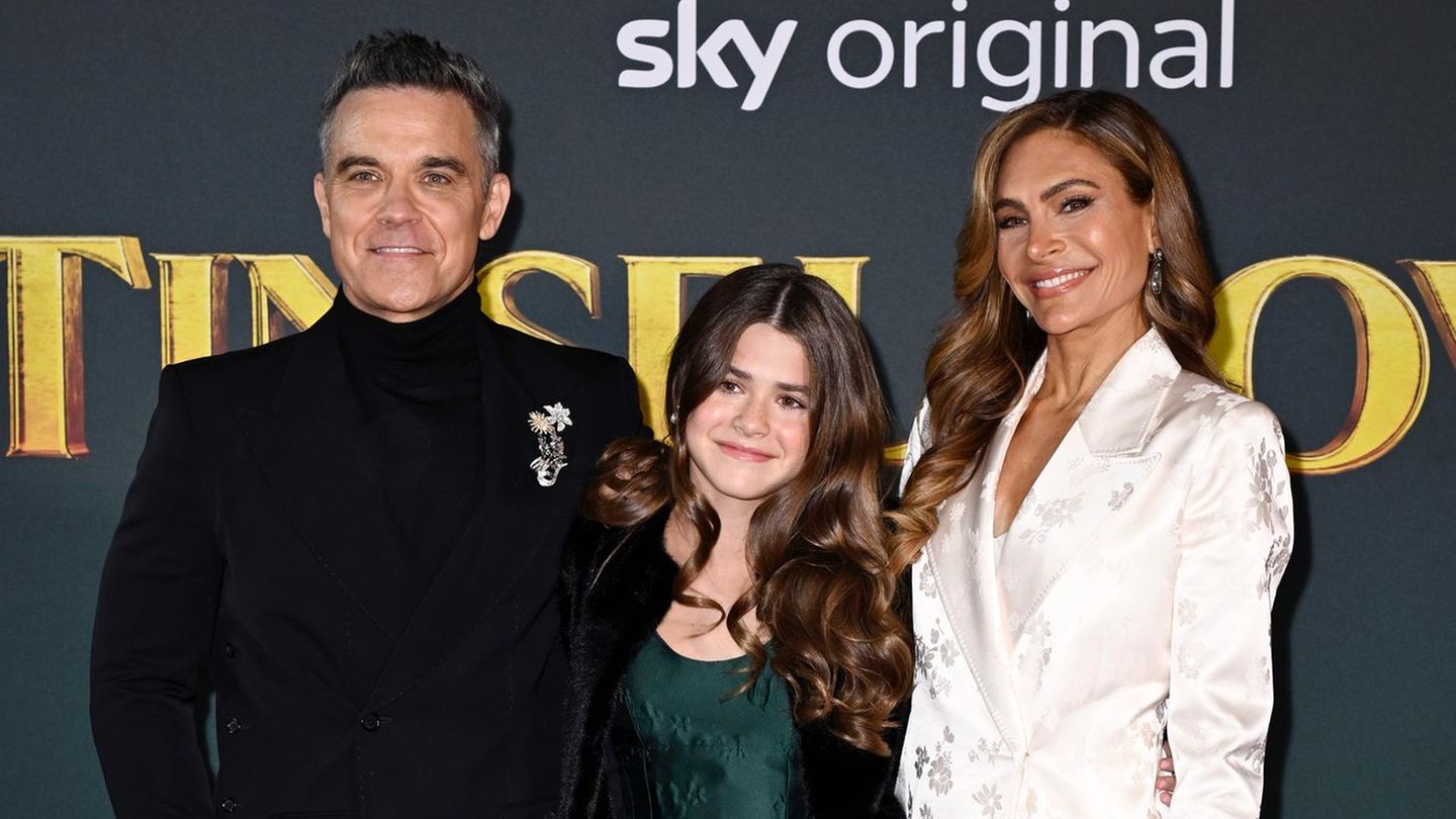 Robbie Williams + Ayda Field: Seltener Red-Carpet-Auftritt mit Tochter Teddy | GALA.de