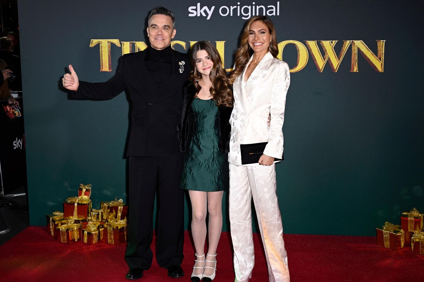 Robbie Williams + Ayda Field: Seltener Red-Carpet-Auftritt mit Tochter ...