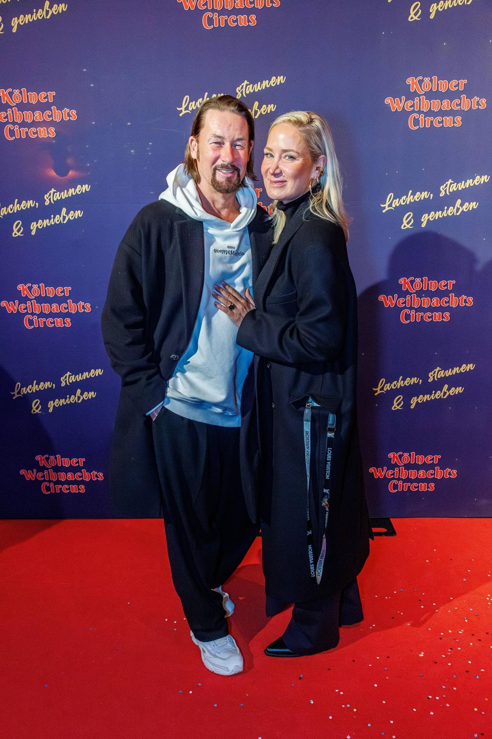 Janine Kunze + Dirk Budach: Auch nach 20 Jahren turteln sie auf dem Red ...