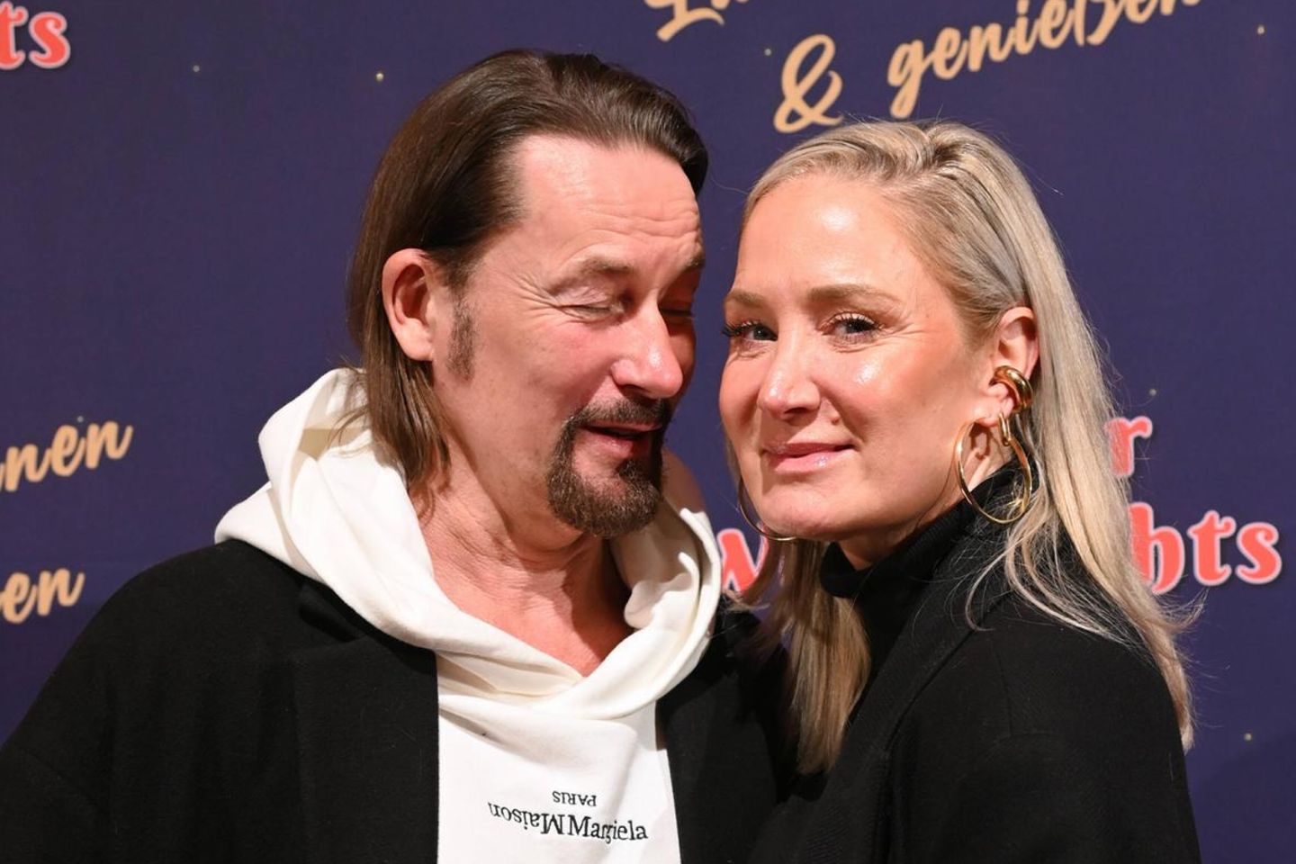 Janine Kunze + Dirk Budach: Auch nach 20 Jahren turteln sie auf dem Red ...